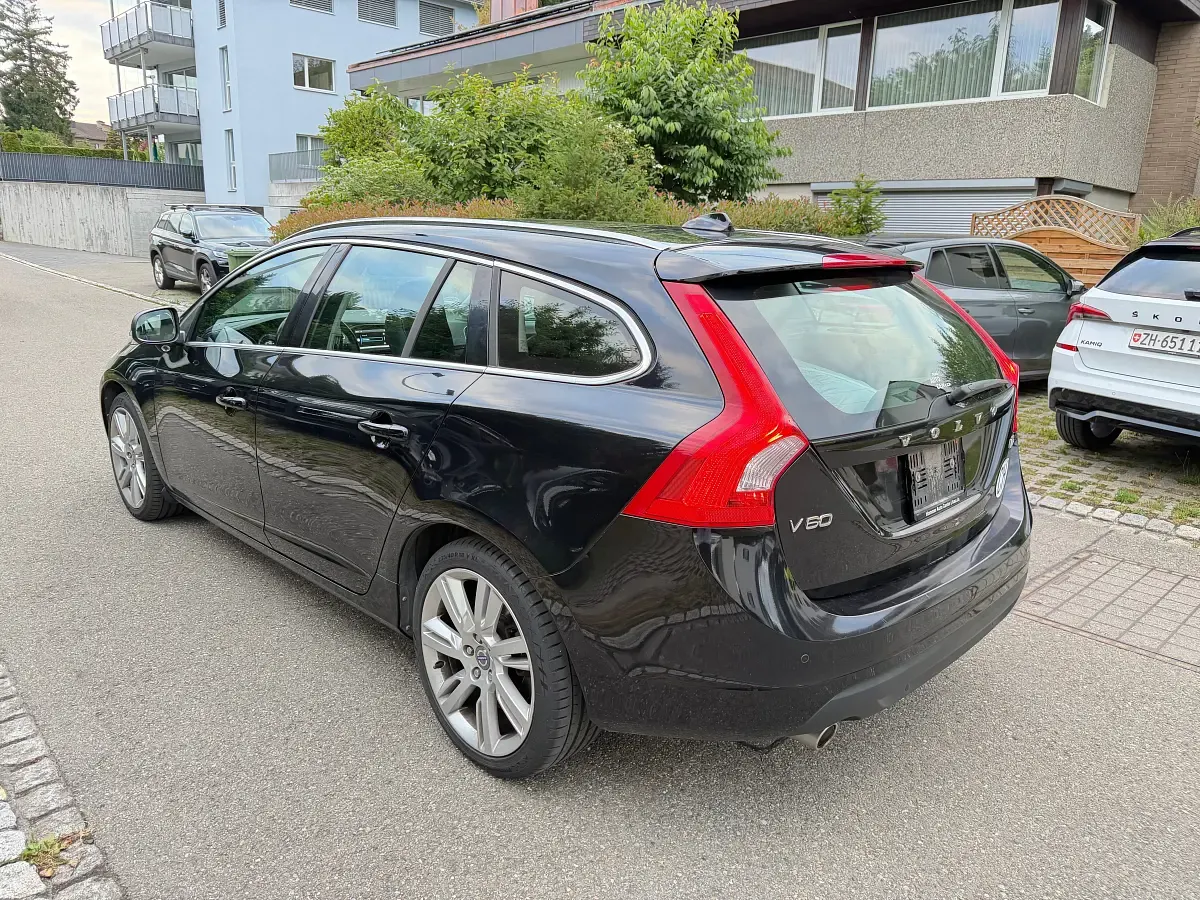 Gebraucht Volvo V60 Momentum 215 PS (2012) in Wallisellen - CHF 4’990 ...