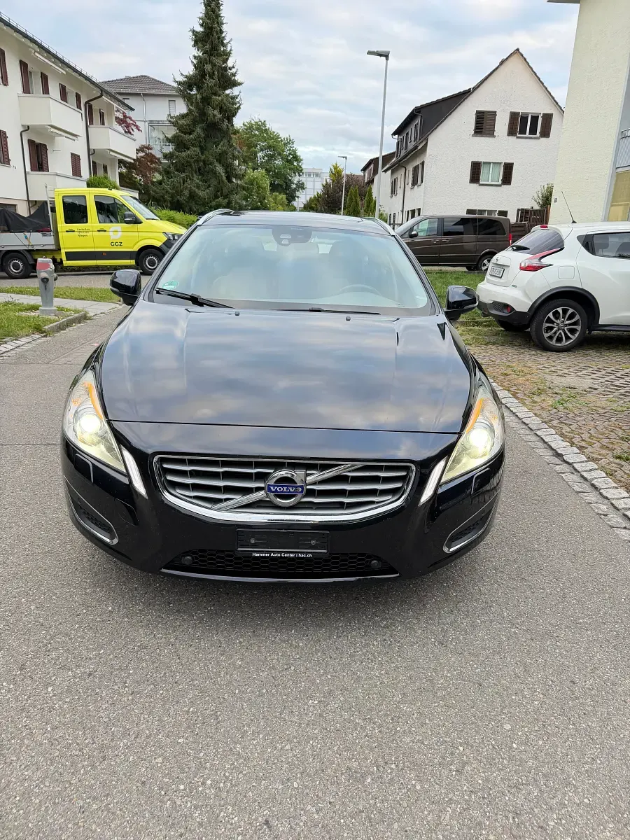 Gebraucht Volvo V60 Momentum 215 PS (2012) in Wallisellen - CHF 4’990 ...