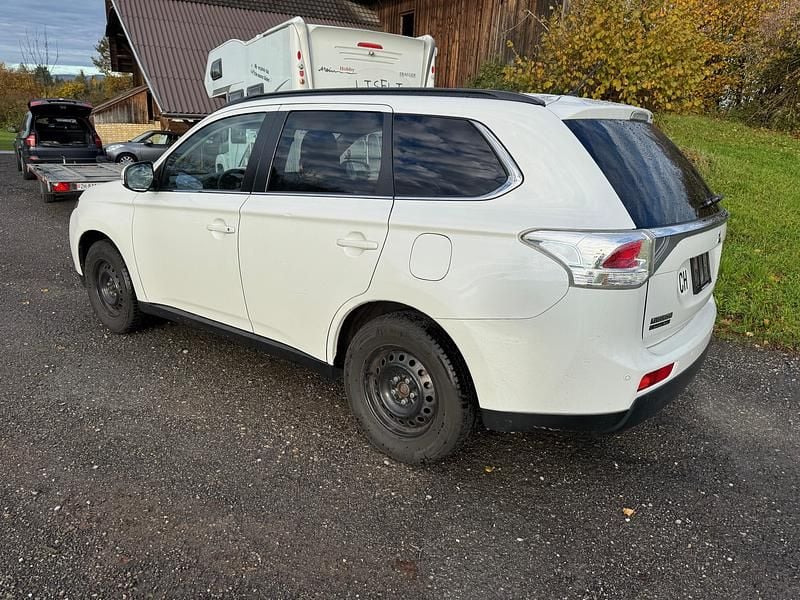 Gebraucht 2014 Mitsubishi Outlander Intense 150 PS SUV – 8932 ...