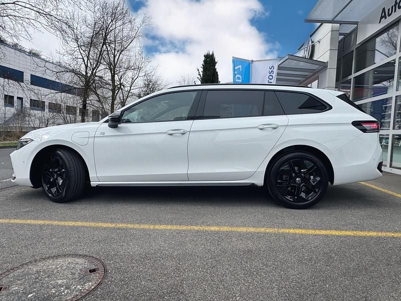 Neu 2025 VW Passat R-line 204 PS Kombi – 8807 Freienbach (Händler ...