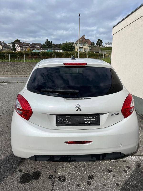 Gebraucht 2015 Peugeot 208 Style 82 PS Kleinwagen – 1009 Pully (Privat ...