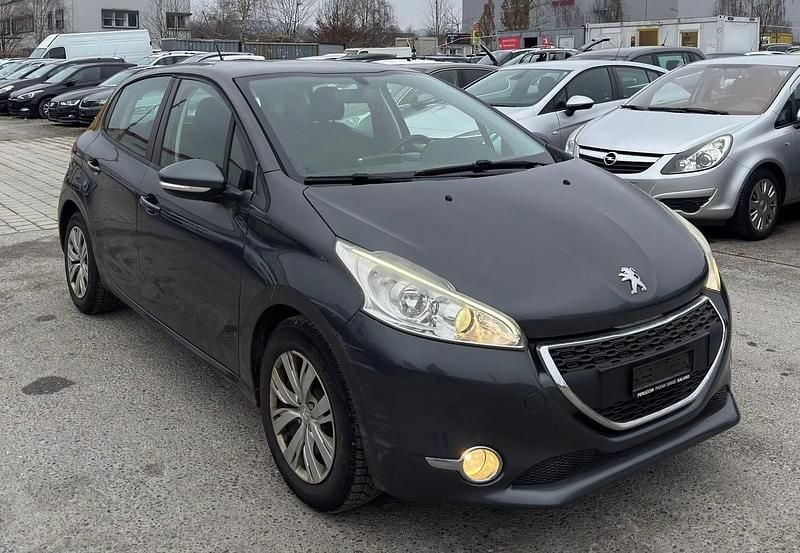Gebraucht 2014 Peugeot 208 Active 82 PS Kleinwagen – 8105 Regensdorf ...