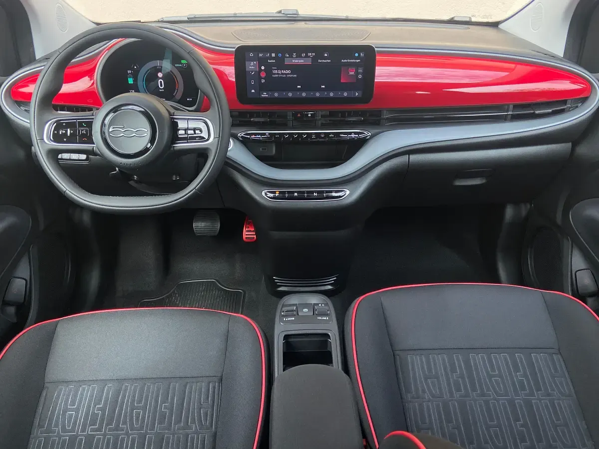 Neu Fiat 500e Red 119 PS (2026) in Hendschiken - CHF 22’900 | AutoUncle