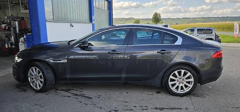 Gebraucht 2016 Jaguar XE Prestige 180 PS Limousine – 8217 Wilchingen ...