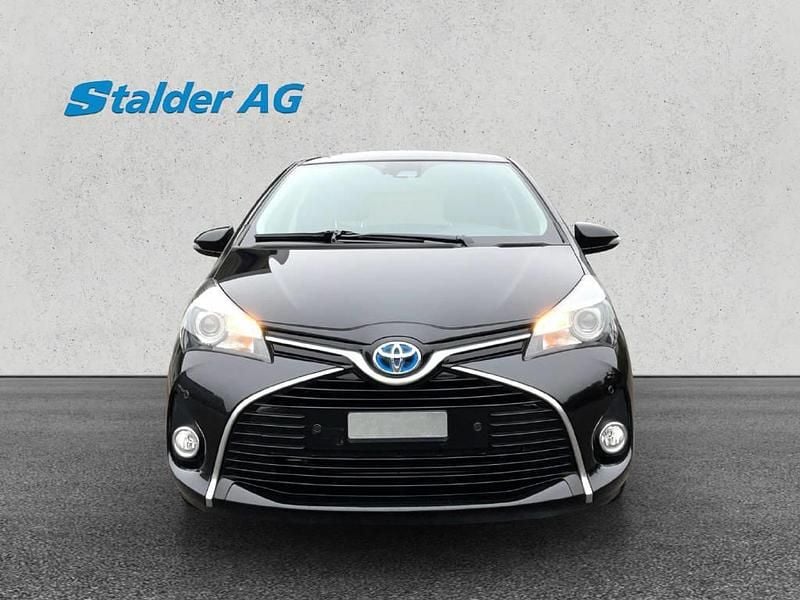 Gebraucht 2016 Toyota Yaris Hybrid Trend 101 PS Limousine – 6232 ...