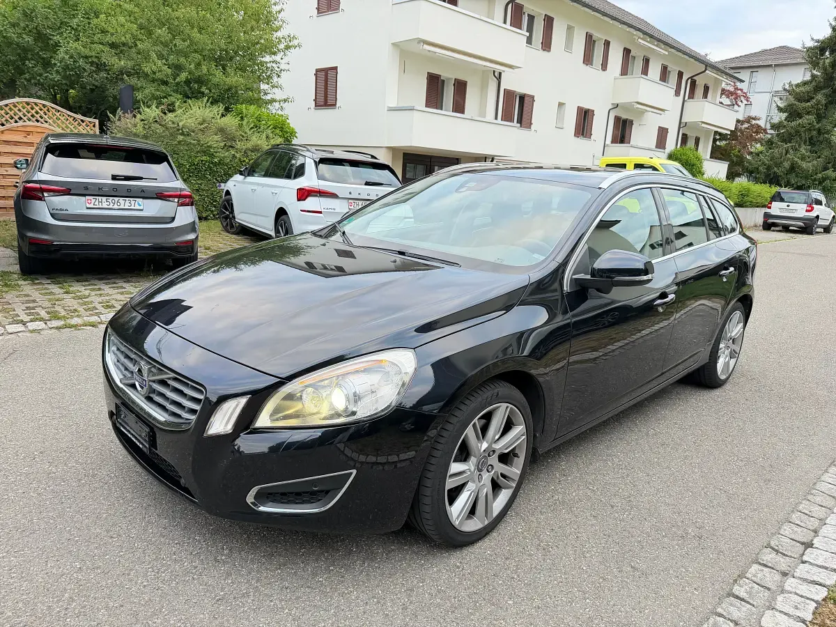 Gebraucht Volvo V60 Momentum 215 PS (2012) in Wallisellen - CHF 4’990 ...