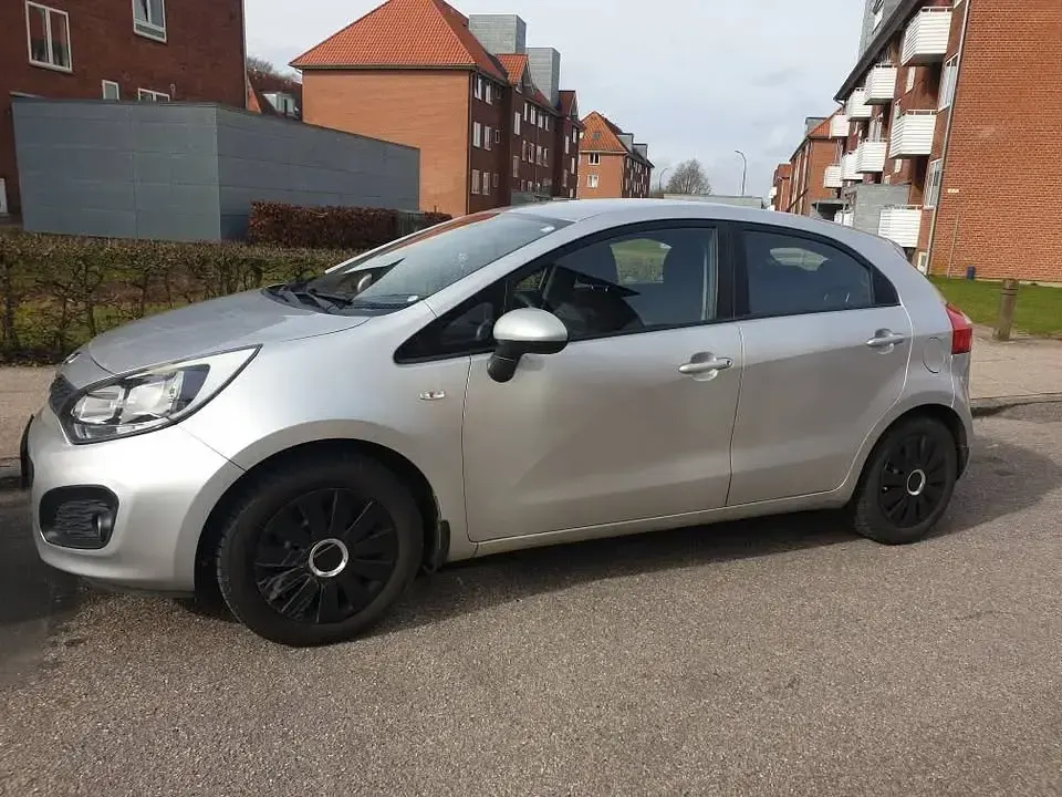 Brugt Kia Rio 75 HK (2012) i Vejle, Danmark - 26.000 kr. | AutoUncle