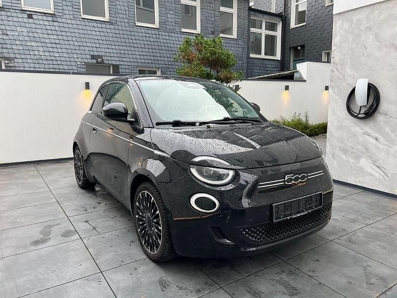 Gebraucht 2022 Fiat 500e La Prima 118 PS Kleinwagen – 42289 Wuppertal ...