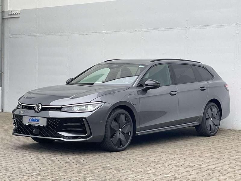 Gebraucht 2025 VW Passat Pro 177 PS Kombi – Baden-Württemberg (Händler ...