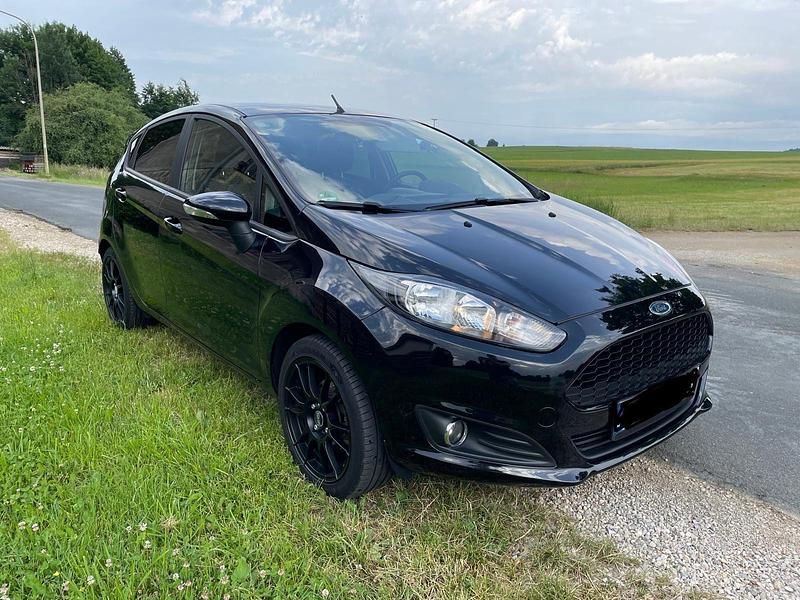 Gebraucht 2014 Ford Fiesta SYNC Edition 101 PS Kleinwagen – 92237 ...