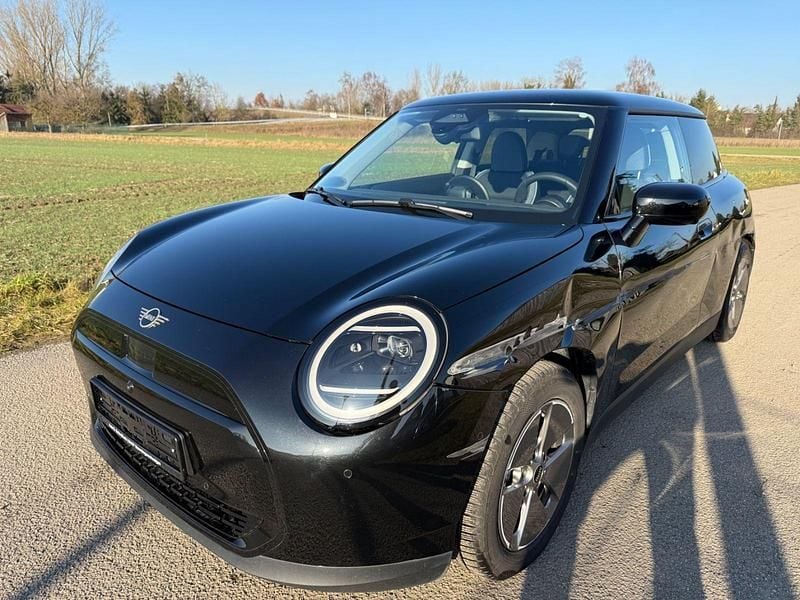 Gebraucht 2024 Mini Cooper Classic 184 PS Kleinwagen – 94437 Bayern ...