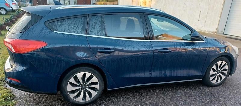 Gebraucht 2019 Ford Focus Cool & Connect 150 PS Kombi – 39261 Sachsen ...