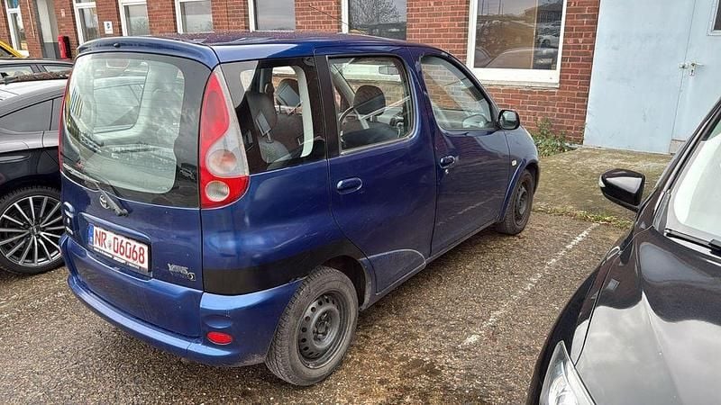 Gebraucht 2001 Toyota Yaris Verso Luna 86 PS Van / Kleinbus – 56584 ...