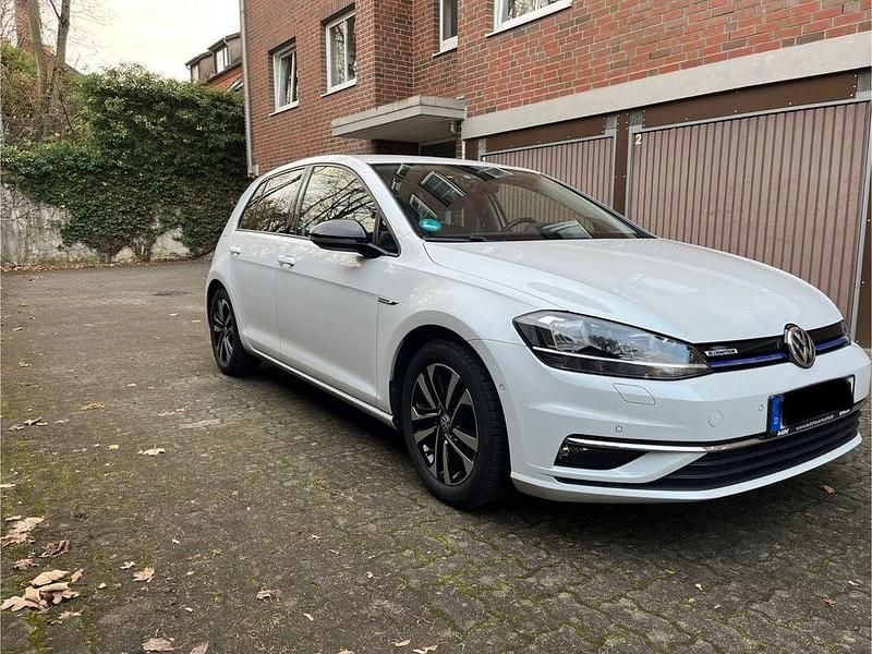 Gebraucht 2019 VW Golf IQ Drive 131 PS Limousine – Niedersachsen ...