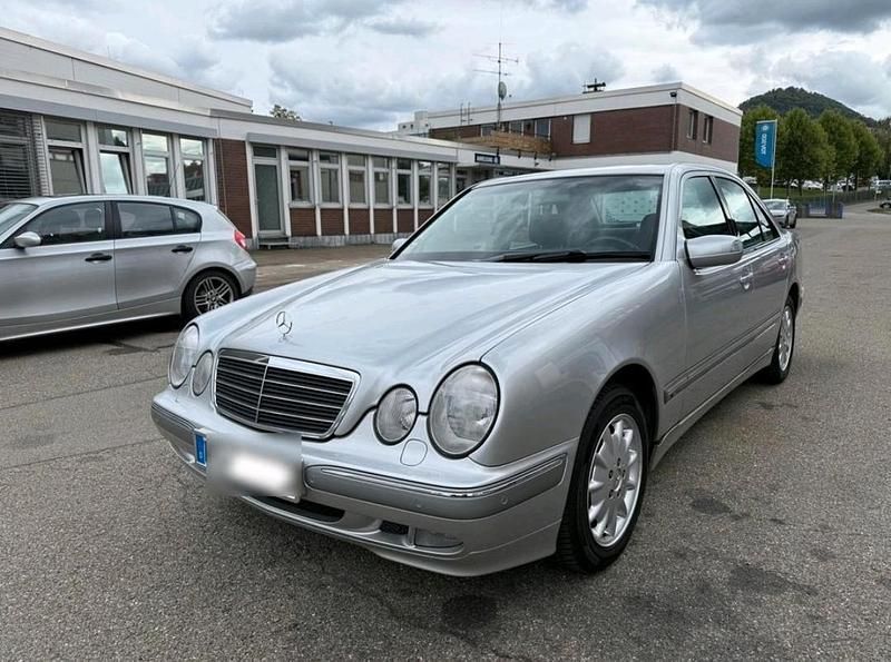 Gebraucht 2000 Mercedes E240 Elegance 170 PS Limousine – 70569 ...