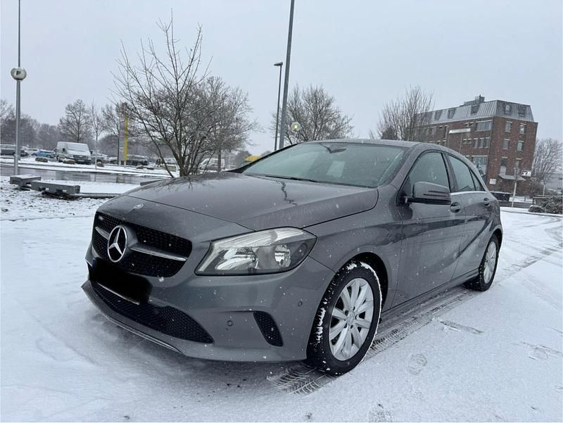 Gebraucht 2016 Mercedes A180 109 PS Limousine – 52068 Aachen - Aachen ...