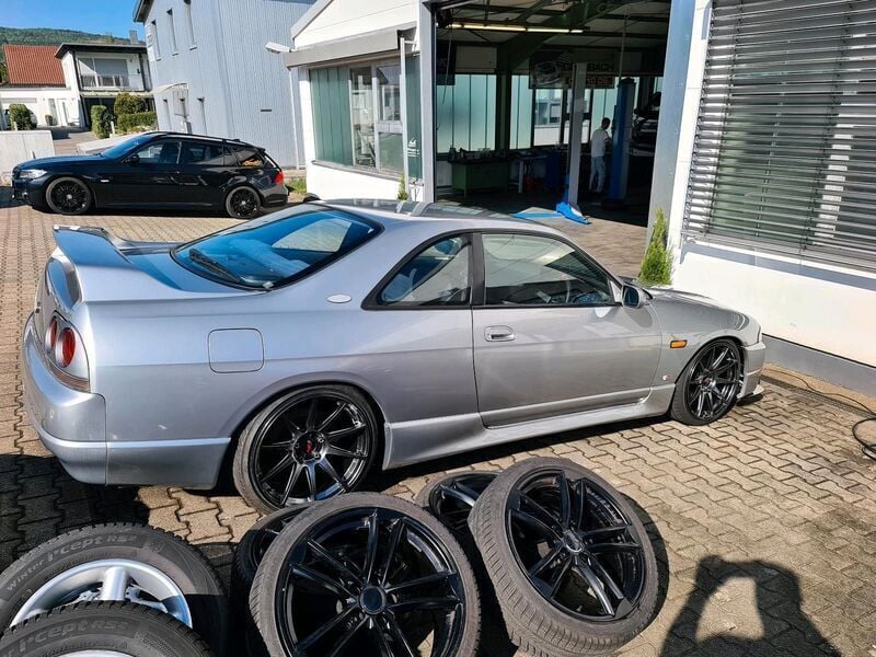 Elegantes Nissan Skyline Gebraucht Bild