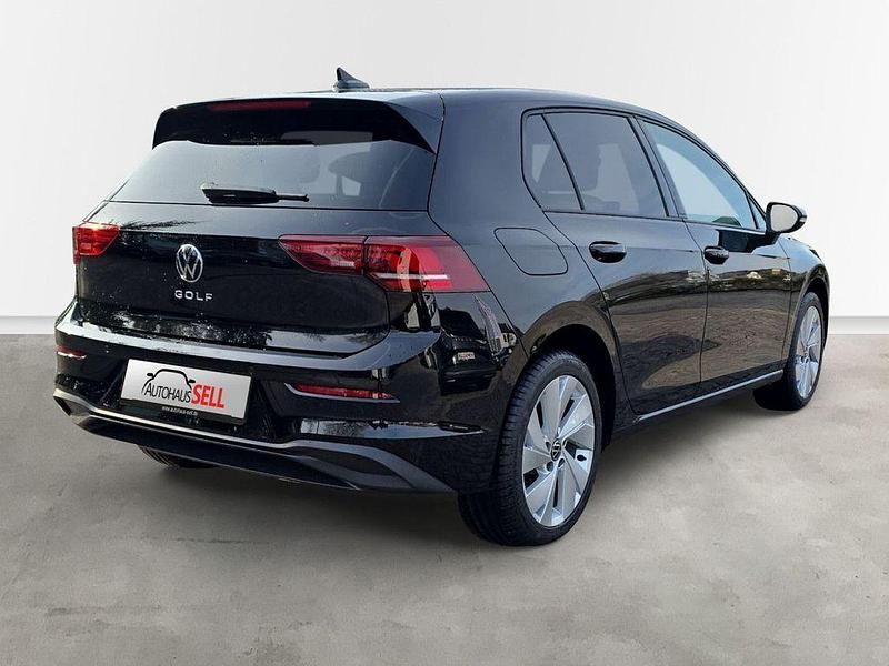 Gebraucht 2024 VW Golf VIII Life 116 PS Limousine – Bayern (Händler ...