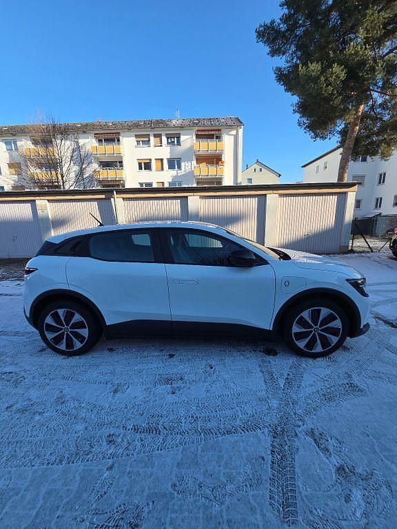 Gebraucht 2022 Renault Megane E-Tech Evolution 131 PS Limousine – 63225 ...