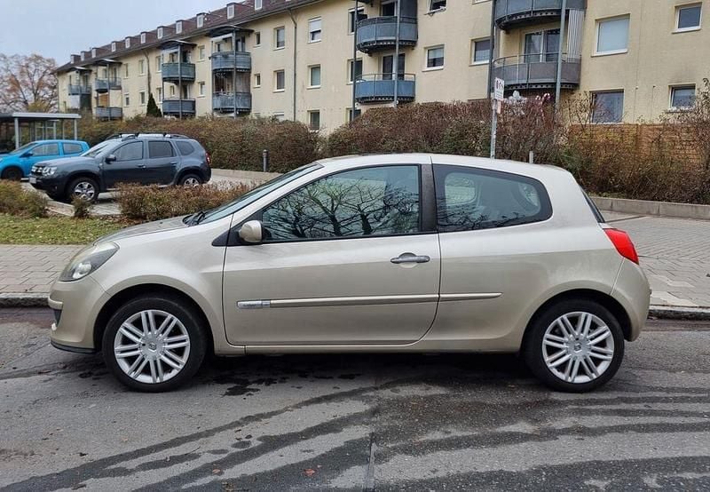 Gebraucht 2006 Renault Clio II Initiale 111 PS Limousine – 90763 Fürth ...