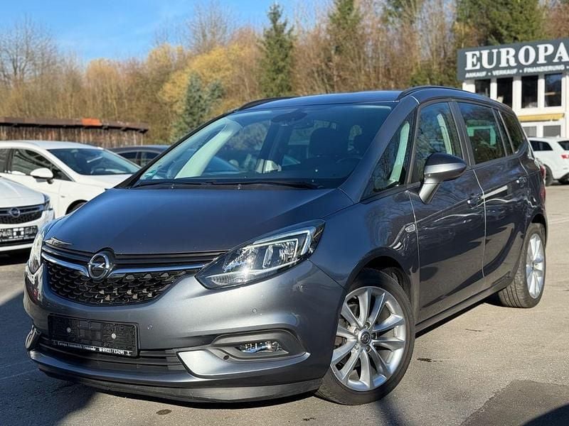 Elegantes Opel Zafira Preis Fotos