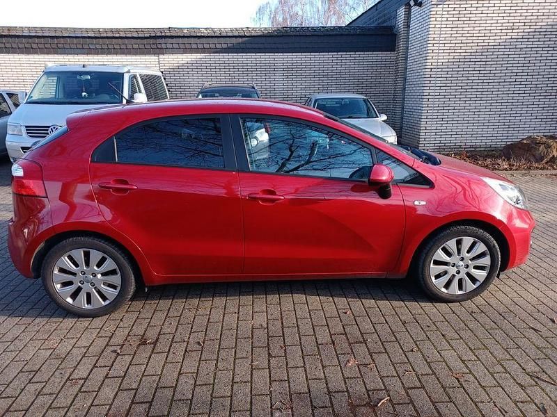 Gebraucht 2014 Kia Rio DREAM-TEAM Edition 86 PS Limousine – 59075 ...