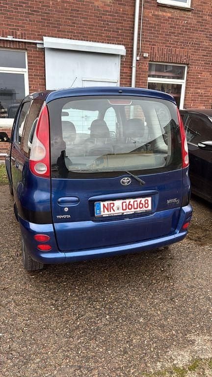 Gebraucht 2001 Toyota Yaris Verso Luna 86 PS Van / Kleinbus – 56584 ...