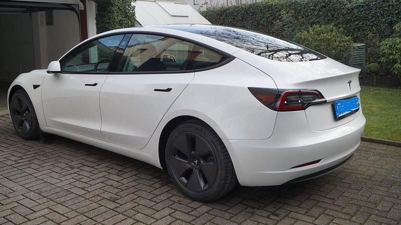 Gebraucht 2021 Tesla Model 3 440 PS Limousine – 33607 Bielefeld ...