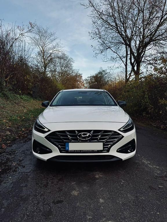 Gebraucht 2020 Hyundai i30 Intro Edition 110 PS Limousine – 82287 ...