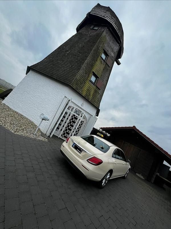 Gebraucht 2019 Mercedes E200 150 PS Limousine – 40597 Düsseldorf ...