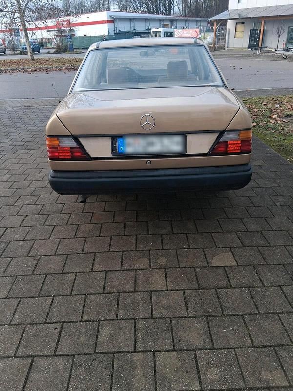 Gebraucht 1988 Mercedes E230 136 PS Limousine – 85055 Bayern ...