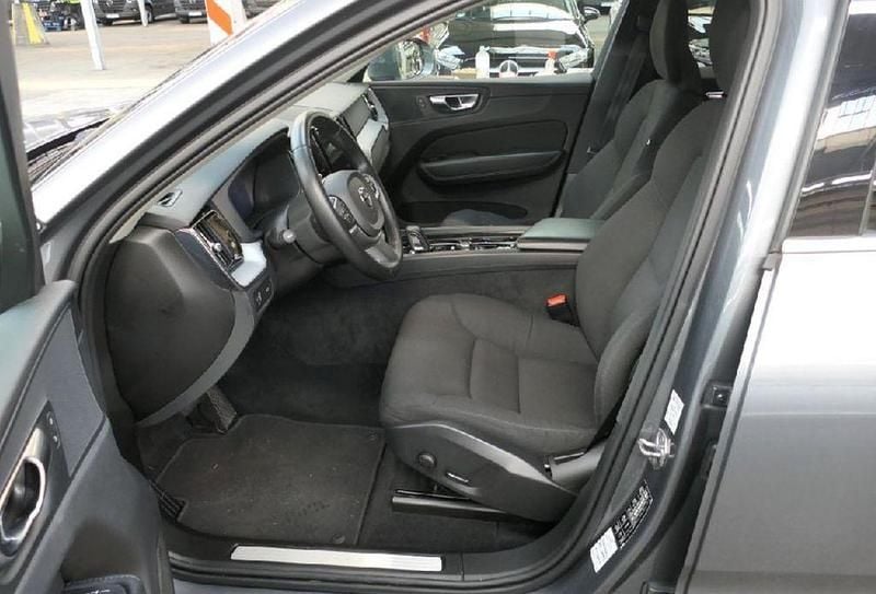 Gebraucht 2021 Volvo XC60 Momentum 197 PS SUV – Baden-Württemberg ...