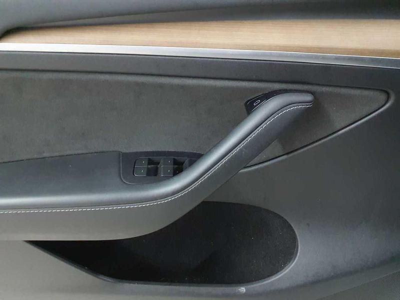 Gebraucht 2021 Tesla Model Y 514 PS SUV – 35463 Fernwald (Händler) – 27 ...