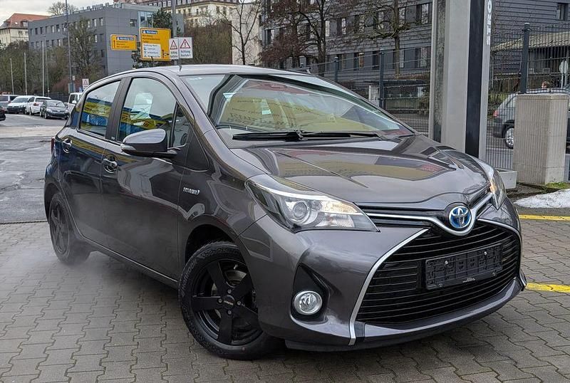 Gebraucht 2017 Toyota Yaris Hybrid 101 PS Kleinwagen – Bayern (Händler ...