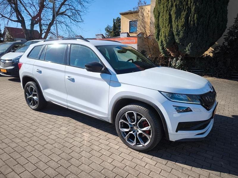 Wunderschone Skoda Kodiaq Weiss Fotos