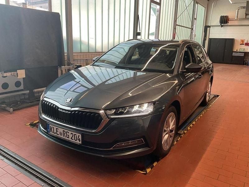 Gebraucht 2020 Skoda Octavia First Edition 150 PS Kombi – 45326 Essen ...