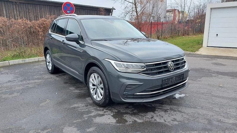 Gebraucht 2024 VW Tiguan Life 150 PS SUV – Brandenburg (Händler) – 29. ...