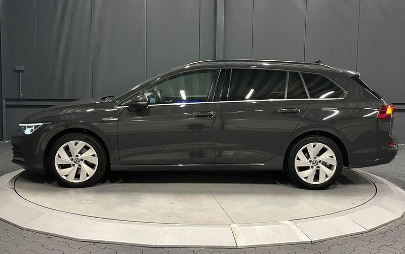 Gebraucht 2022 VW Golf VIII Style 150 PS Kombi – Niedersachsen (Händler ...