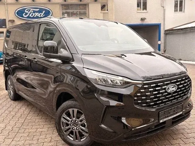 Neu Ford Tourneo Titanium 170 PS (2026) in Straubing - 48.480 € | AutoUncle