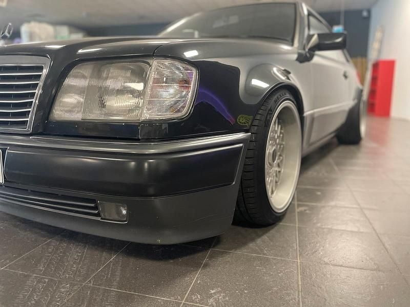 Spannende Mercedes E500 W124 Bild