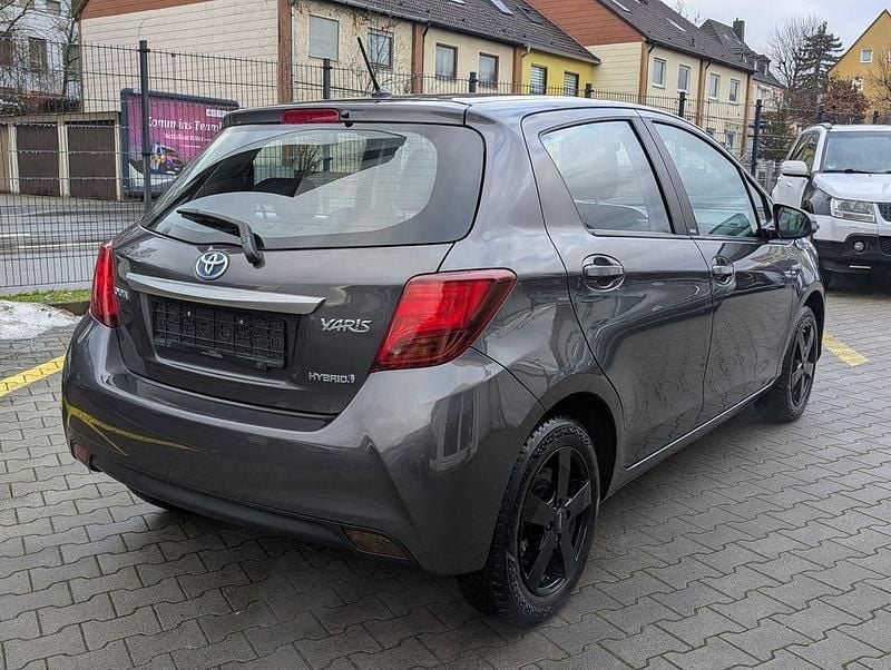 Gebraucht 2017 Toyota Yaris Hybrid 101 PS Kleinwagen – Bayern (Händler ...