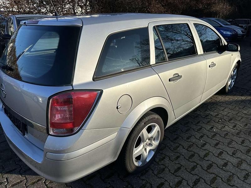 Gebraucht 2009 Opel Astra 90 PS Kombi – 32584 Löhne (Händler) – 2.590 ...