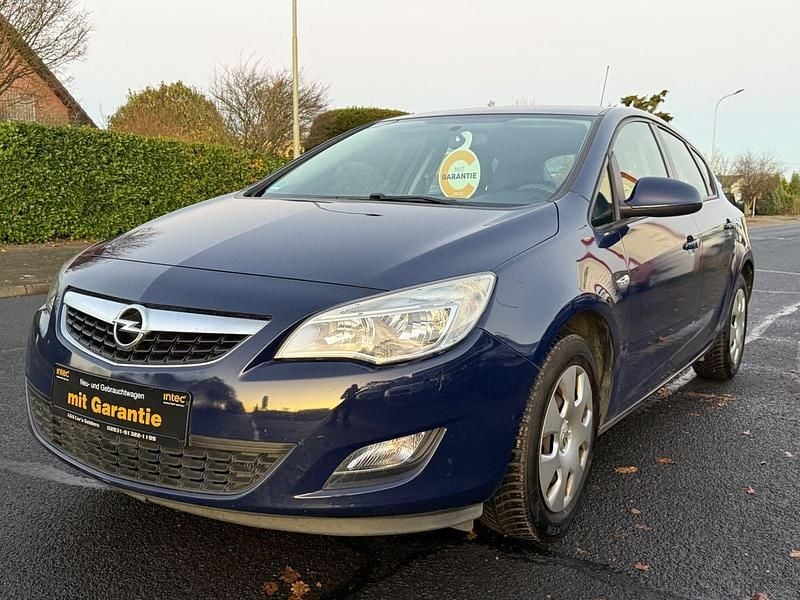 Gebraucht 2012 Opel Astra Design Edition 87 PS Kleinwagen – 47608 ...