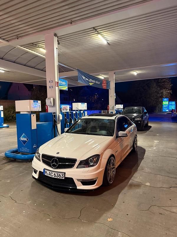 Gebraucht 2012 Mercedes C63 AMG AMG 457 PS Limousine – 81547 München - Untergiesing-Harlaching ...