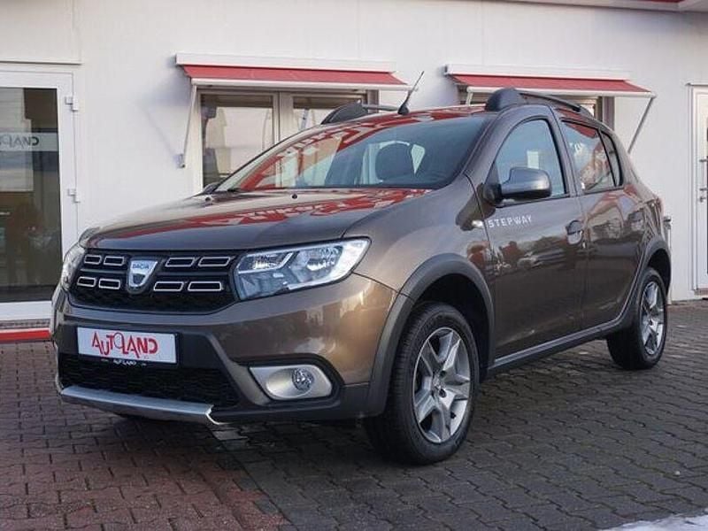Gebraucht 2019 Dacia Sandero Prestige 90 PS SUV – 06122 Halle (Händler ...