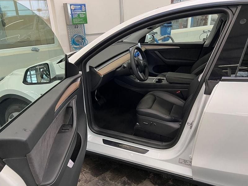 Gebraucht 2023 Tesla Model Y Long Range RWD 295 PS SUV – 93083 Bayern ...