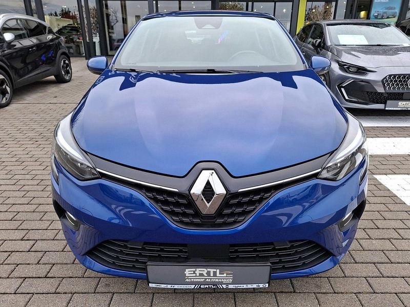 Gebraucht 2021 Renault Clio V Intens 91 PS Kleinwagen – Sachsen ...