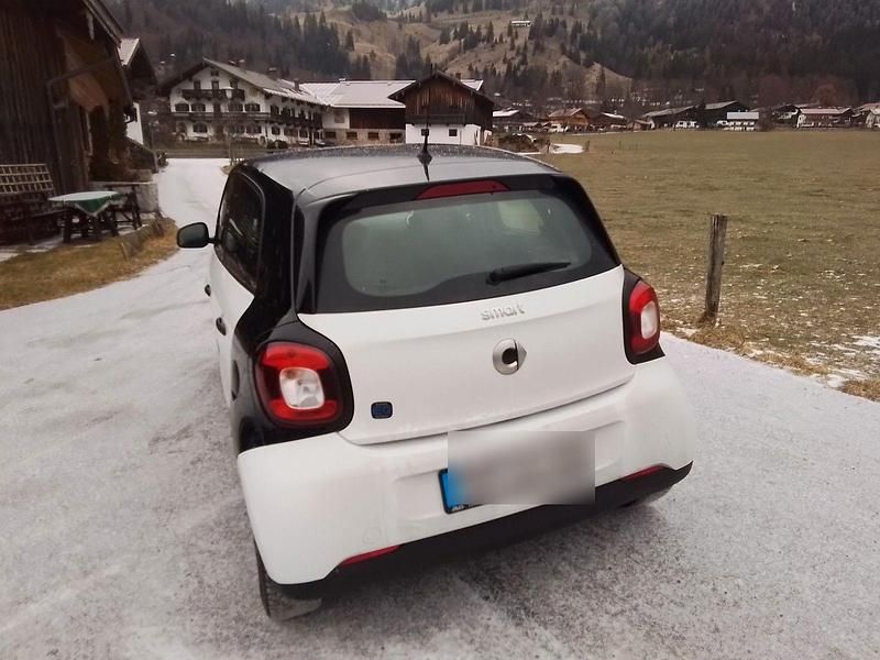 Gebraucht 2020 Smart ForFour Electric Drive 82 PS Kleinwagen – 83735 ...