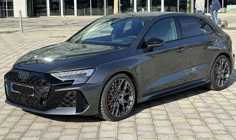 Gebraucht 2025 Audi RS3 Ambiente 400 PS Limousine – 85053 Bayern ...