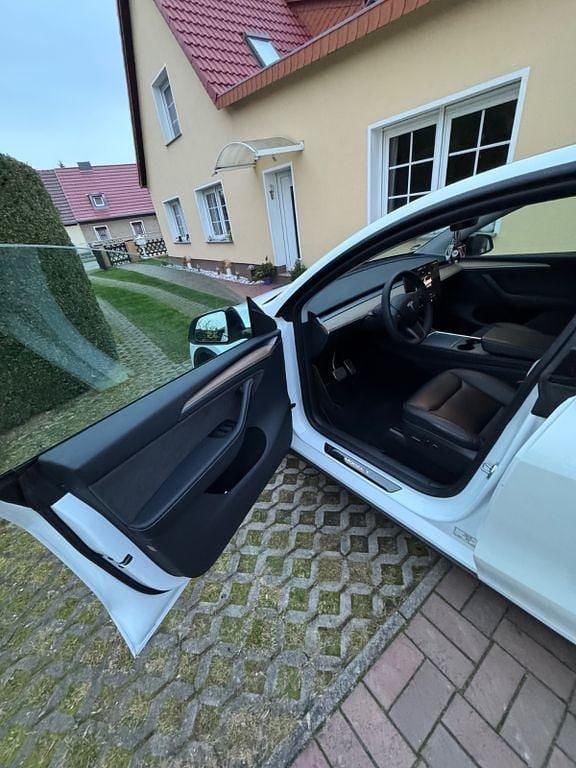 Gebraucht 2023 Tesla Model Y Long Range AWD 514 PS SUV – 15517 ...